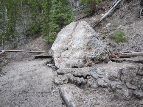Yellowstone trail shut due to rock, mud slide — Earth Changes — Sott.net