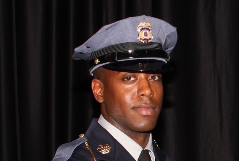 Cop mistakes fellow black cop in shootout as suspect, shoots and kills ...