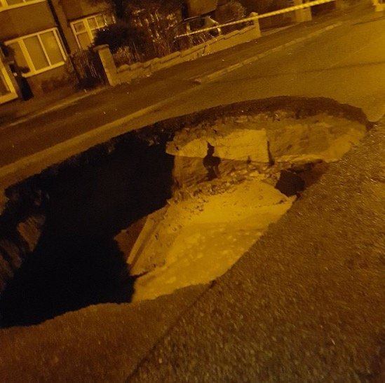 Massive Sinkhole Appears In Manchester Uk After Noises And Grumbling
