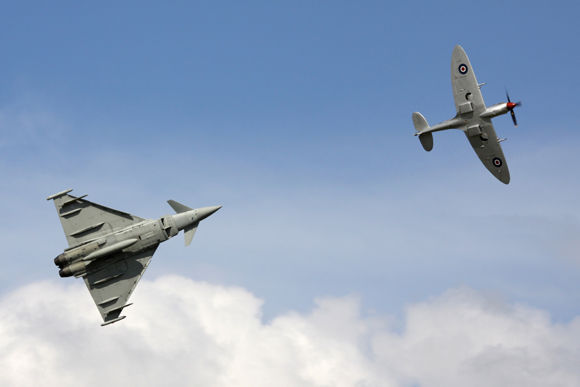 Raptor over Blighty: Watch the stealth fighter in infrared — Science ...