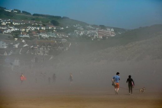 Temperature plummets as mysterious cold fog descends on beach during ...