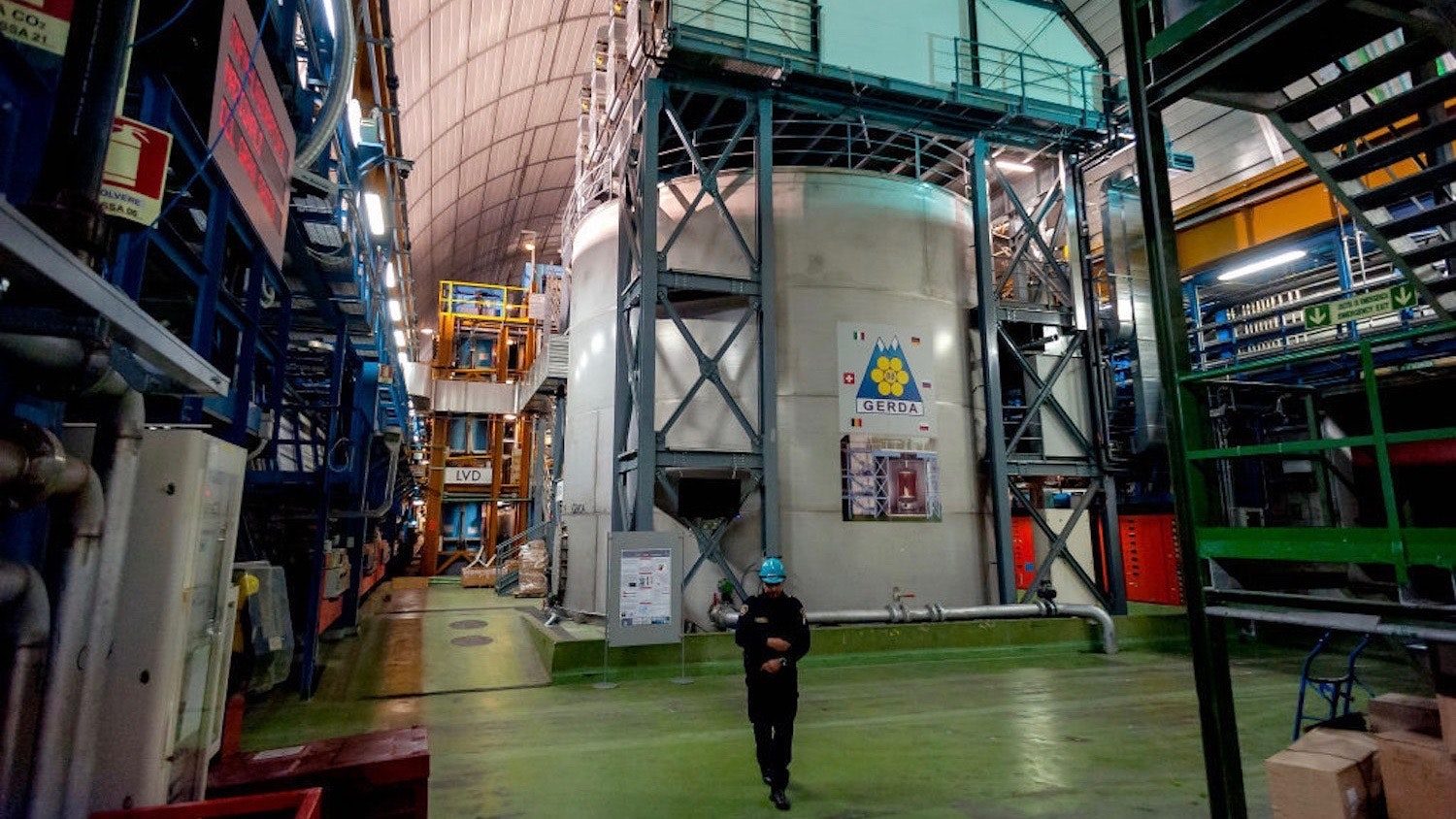 Dark-matter detector picks up radioactive decay of Xenon-124 atom ...