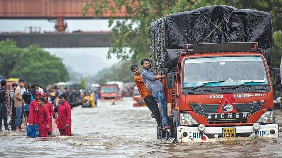 Hundreds Stuck In Indias Financial Capital Mumbai As Heavy Rain