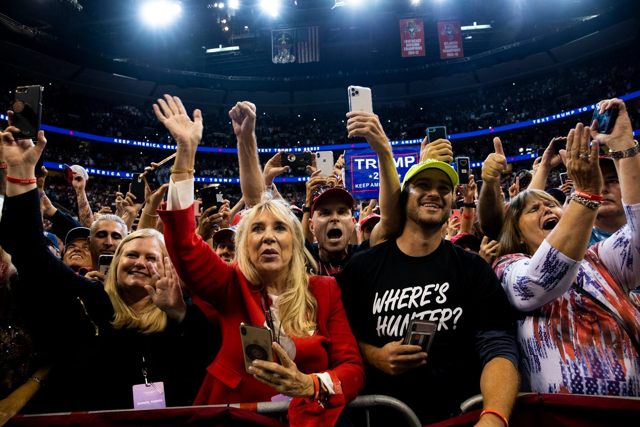 Packed crowd in south Florida welcomes Trump for another massive rally ...