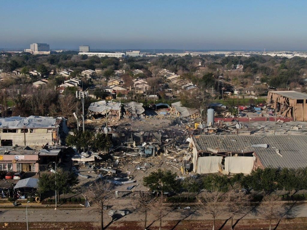 2 dead after massive explosion at factory rocks Houston, destroys homes ...
