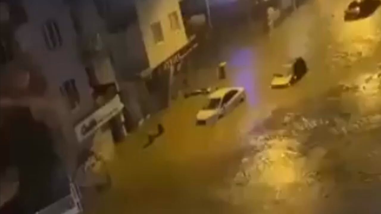 Severe thunderstorm and flood hits İzmir, Turkey — Earth Changes — Sott.net