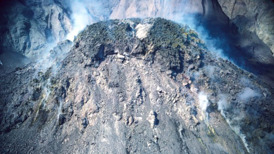 Bizarre volcanoes on the far side of the Moon erupted with gooey ...