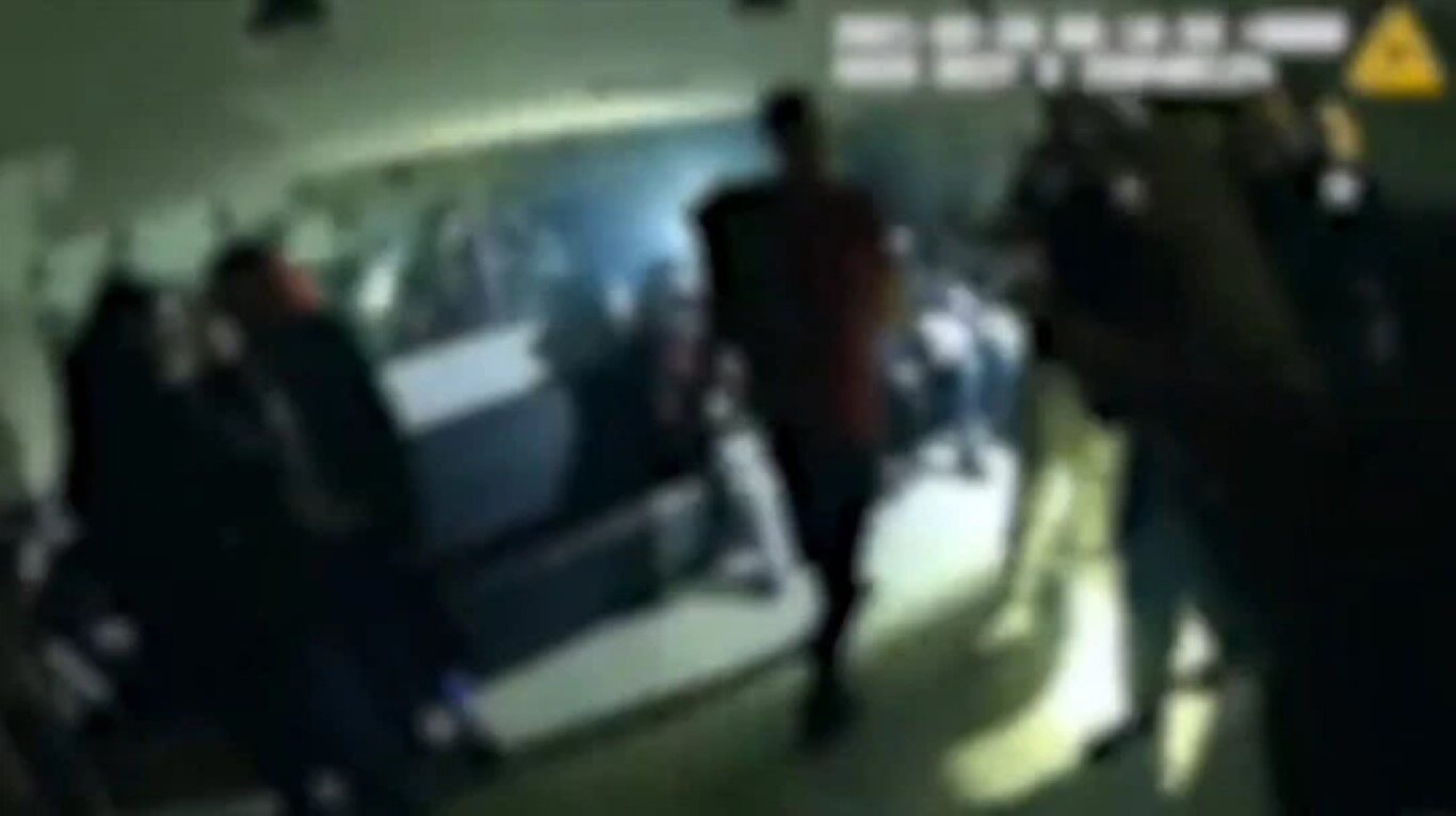 Moment police raid illegal rave inside London barbers — Society's Child ...