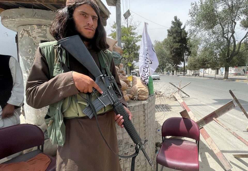Kabul residents slow to venture back to work amid gun-toting Taliban ...