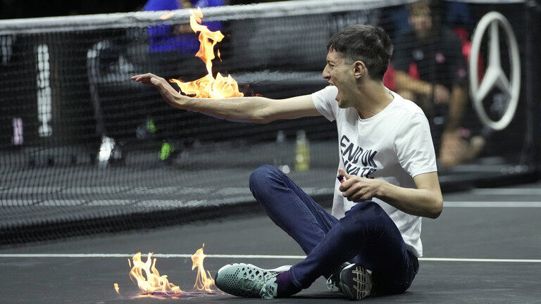 Protester sets himself on fire at London tennis tournament — Society's ...