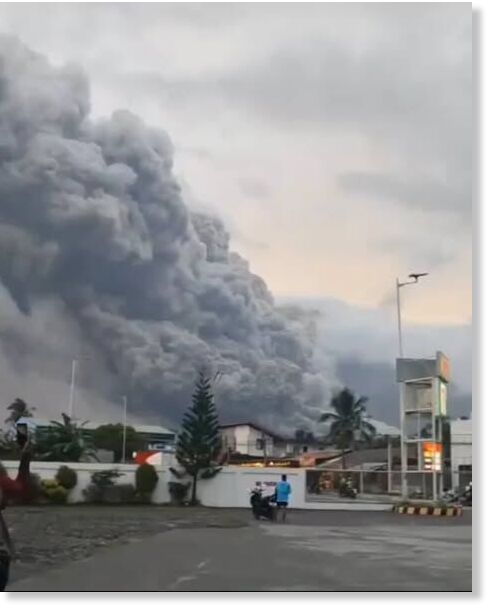 Philippines: Mayon Volcano erupts, unleashes fast-moving pyroclastic ...