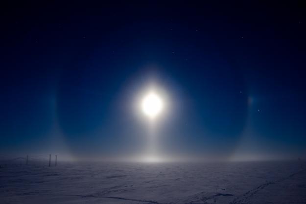 As Seen From Antarctica, Halo Appears Around the Moon — Earth Changes ...